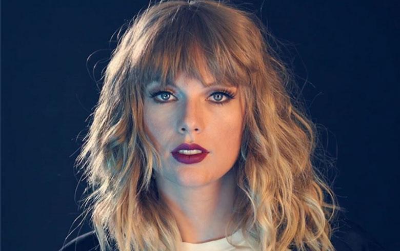 ¿Taylor Swift pelirroja? La cantante sorprende con llamativo look | AR13.cl ¿Taylor Swift pelirroja? La cantante sorprende con llamativo look | AR13.cl