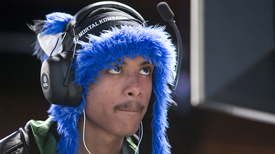 SonicFox ofrece $10.000 dólares para el tratamiento de cáncer del padre ...