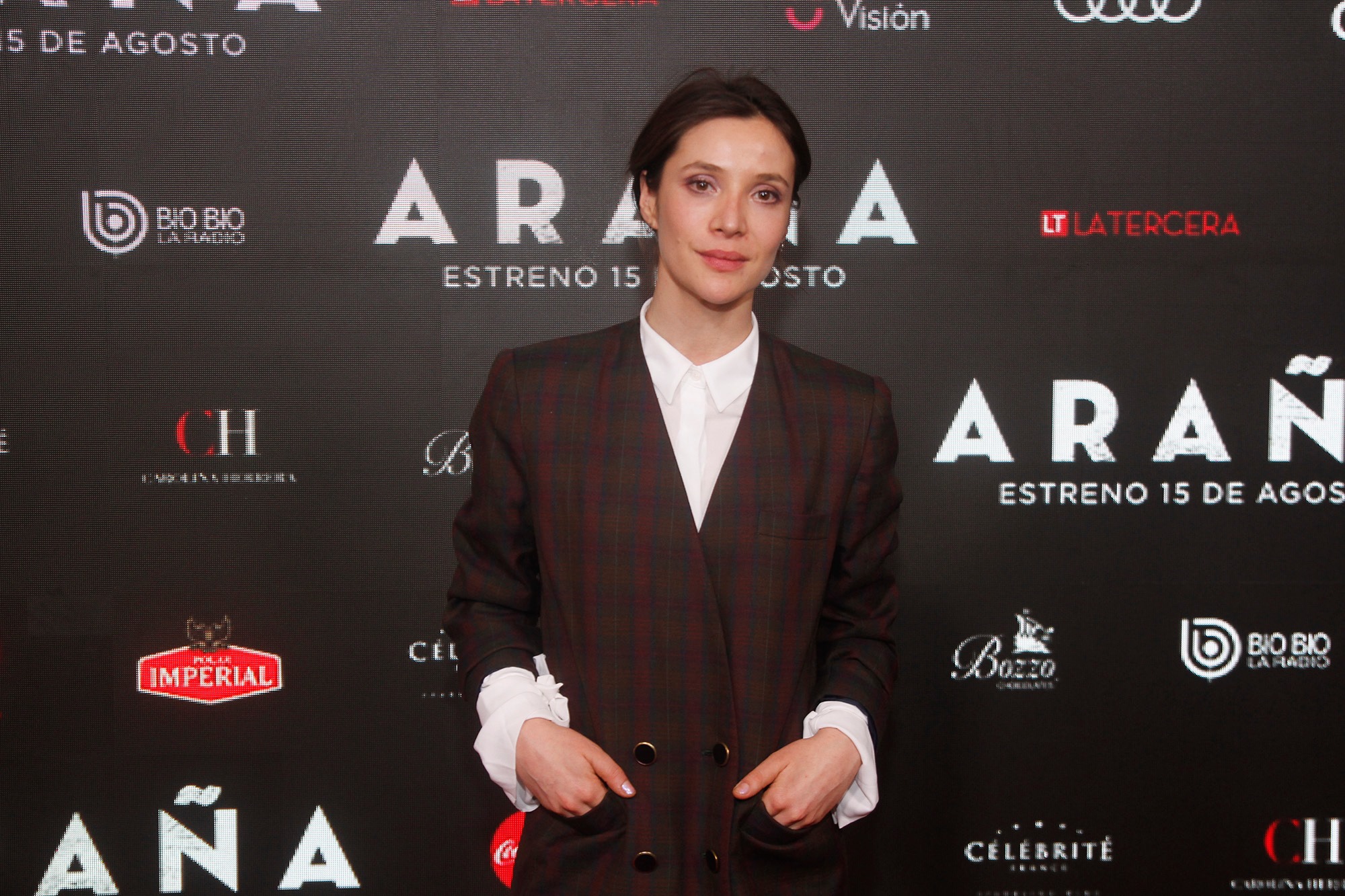 Actores de “Amor a la Catalán” deslumbran en avant premiere de “Araña”