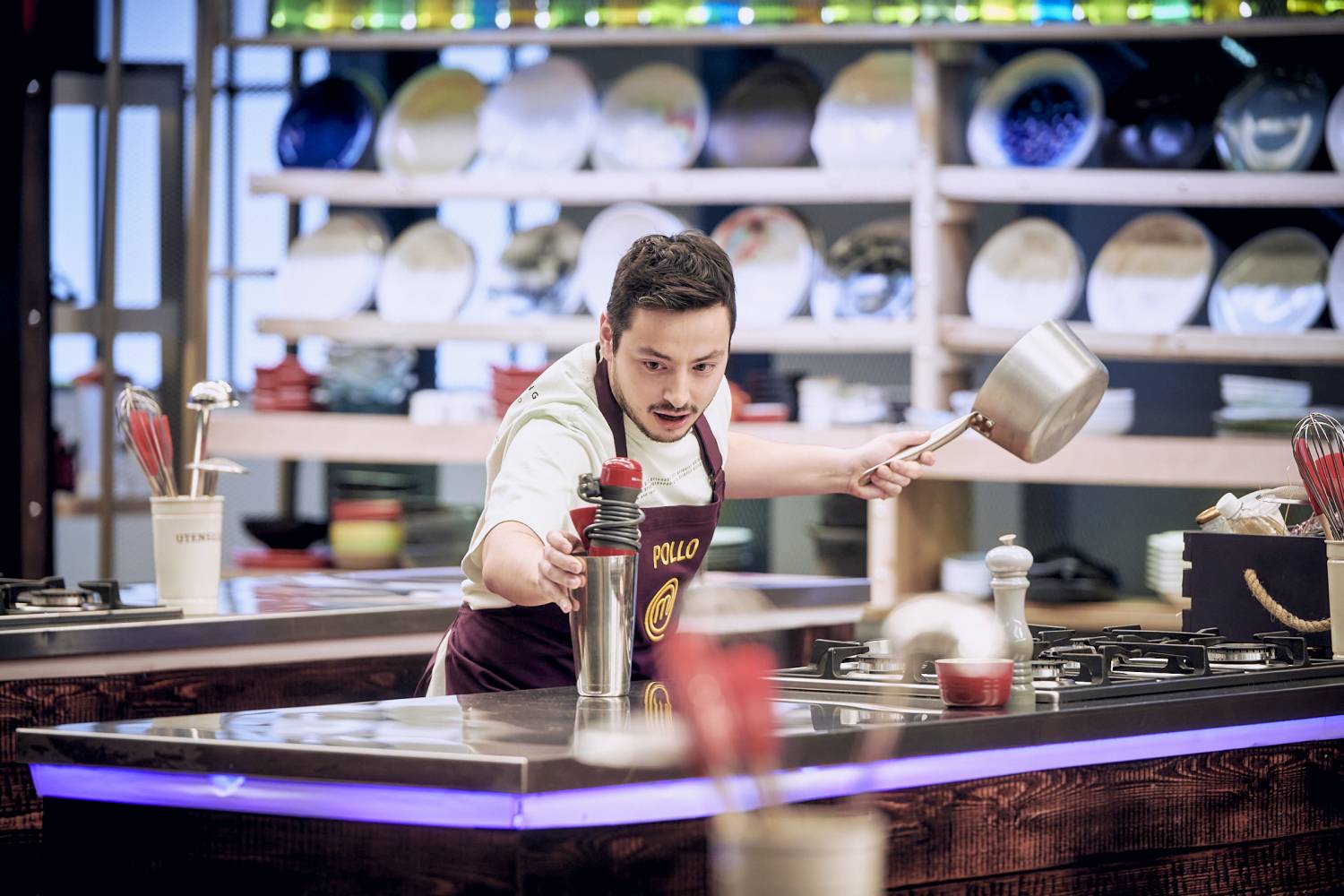 Pollo Castillo preparó mayonesa y un “accidentado” completo italiano