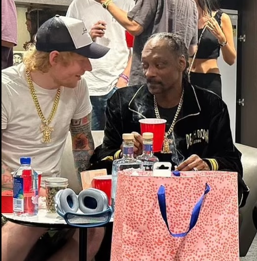 Ed Sheeran fumó tanta marihuana con Snoop Dogg que ”no podía ver”