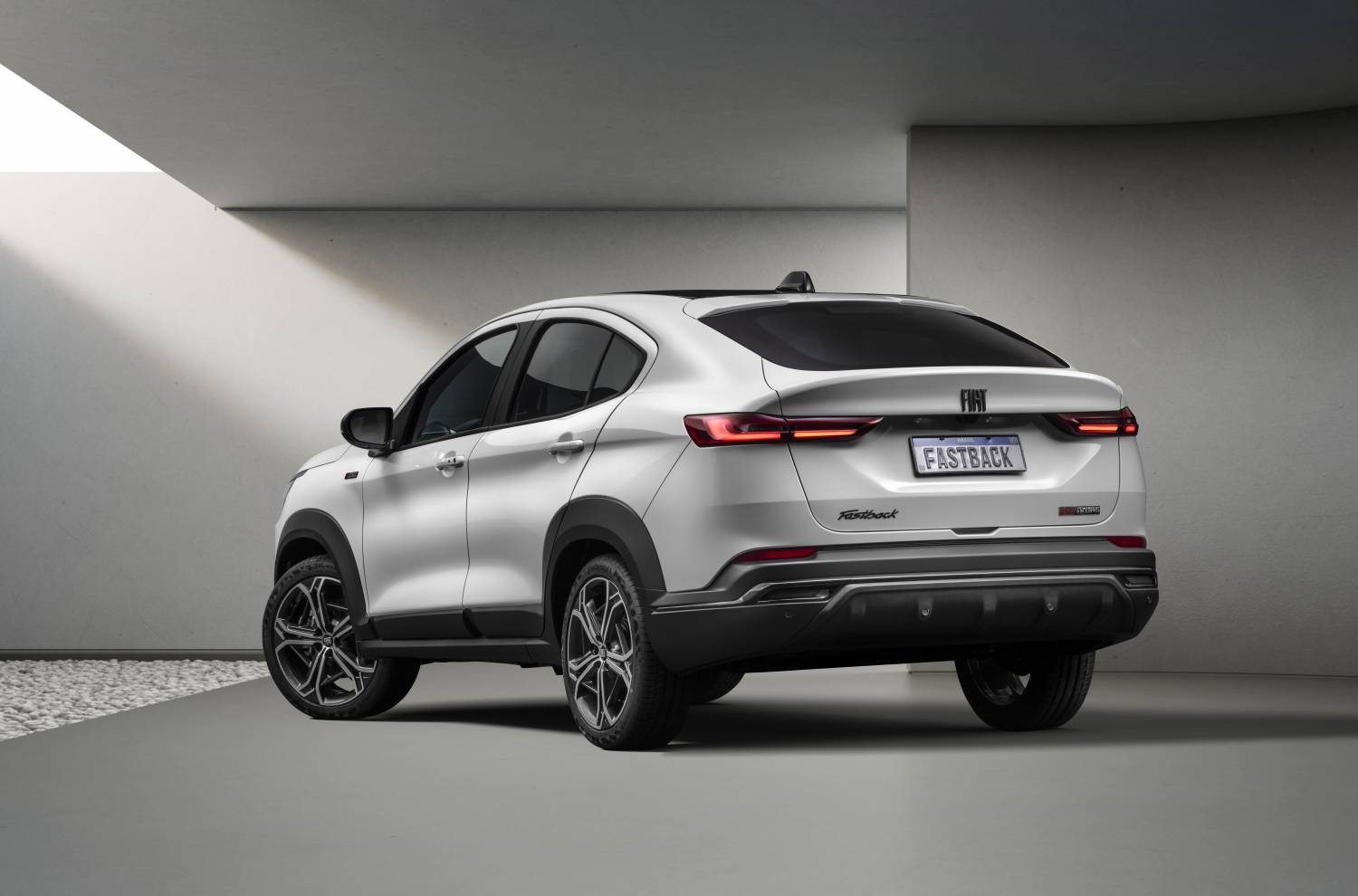 Lo mejor de dos segmentos: Fiat Fastback aterriza en Chile para ...