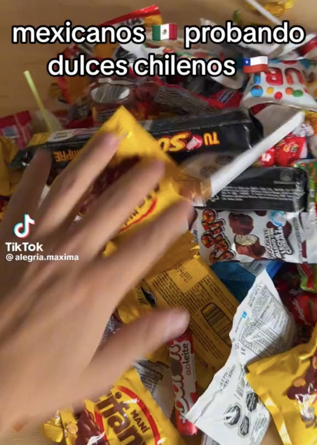 Mexicanos probaron dulces típicos de Chile: “Me gustó tanto que no lo puedo superar”