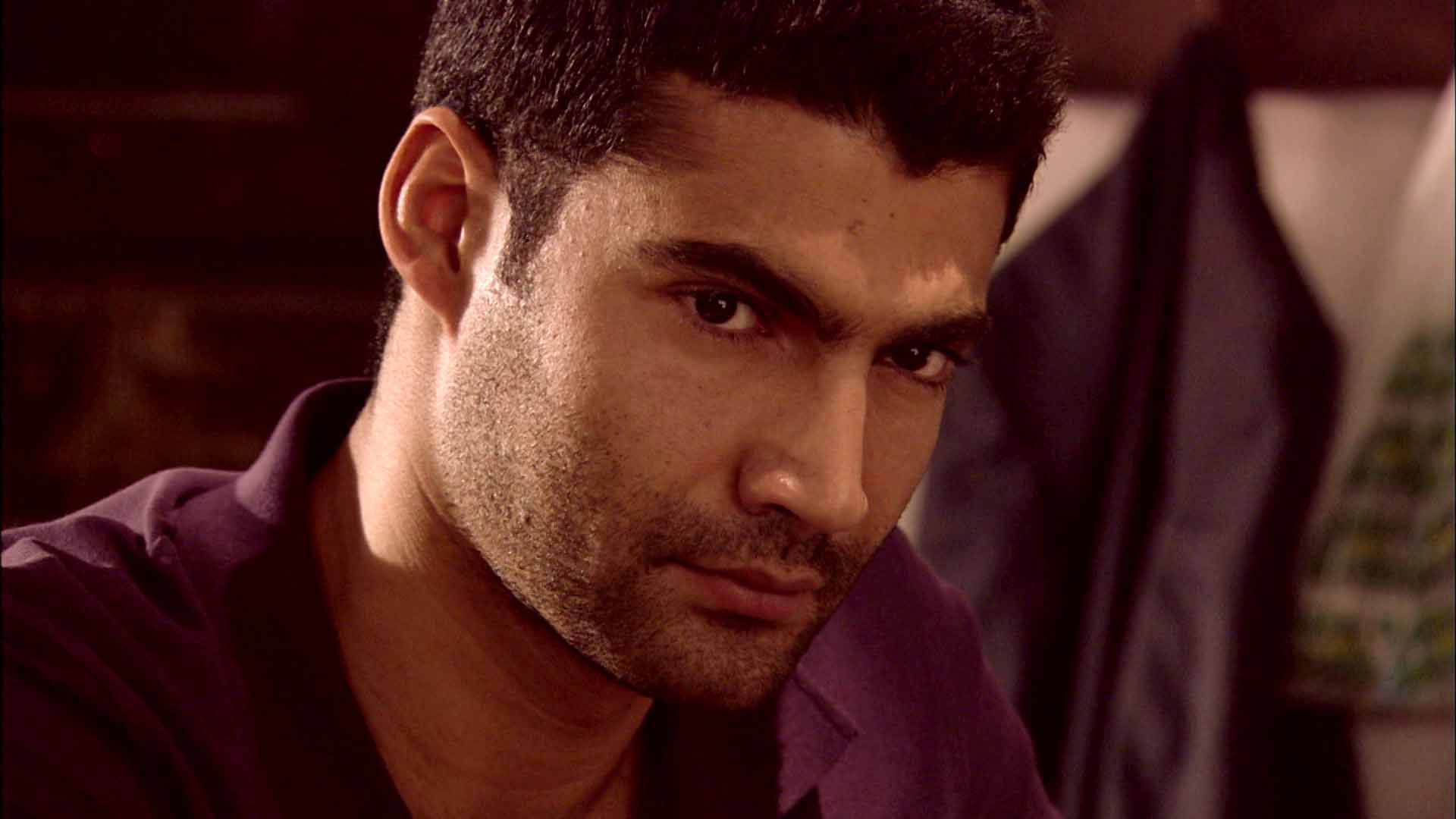 Omer vs Ezel: ¿A cuál protagonista prefieres?