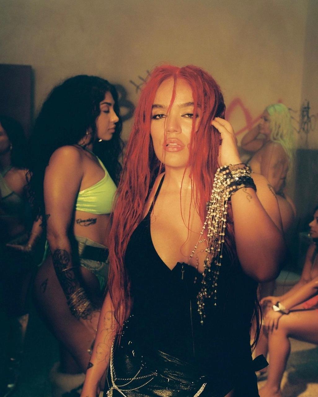 Desafiando la censura en Instagram: Karol G impacta a sus fans con sensual desnudo