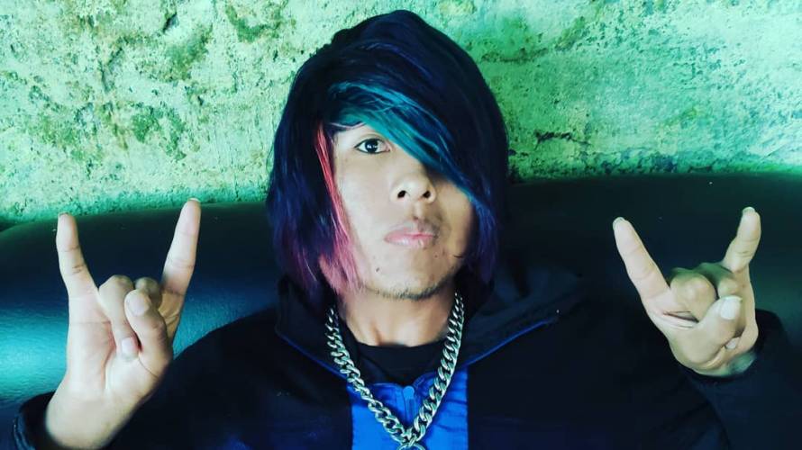 Cantante peruano asegura que las mujeres lo acosan por su belleza