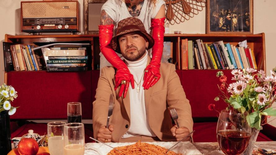 Un cliente de KFC recibió lo que parece ser un ratón frito | T13