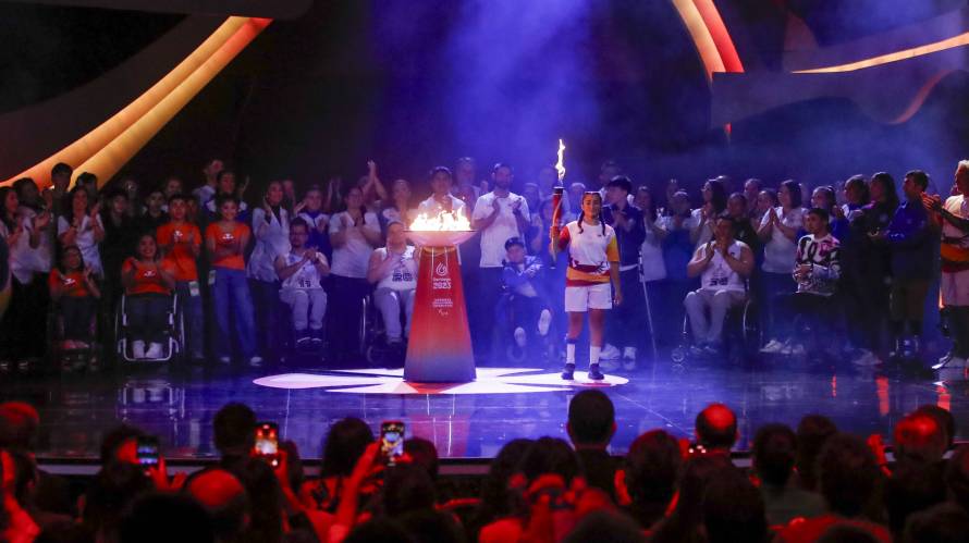 Así fue el ingreso de la antorcha panamericana al Teatro Teletón