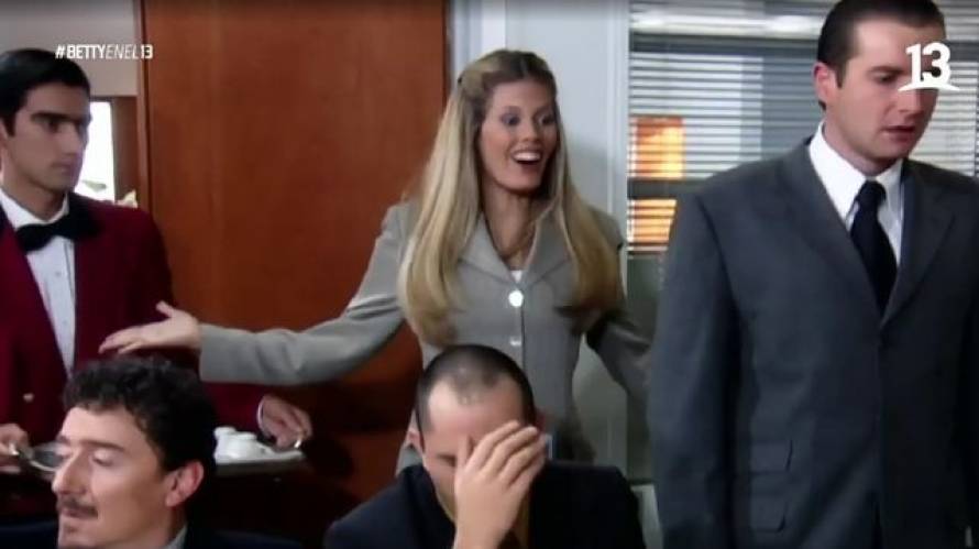 “Llegaron los meseros”: Mira los memes que dejó la icónica escena de ...