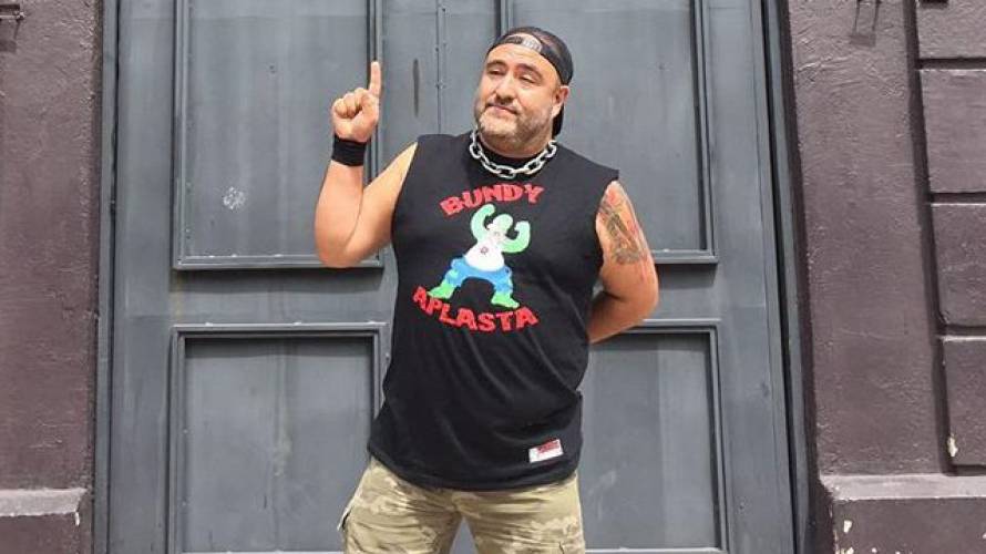 Bundy impacta con potente foto de su faceta como luchador profesional