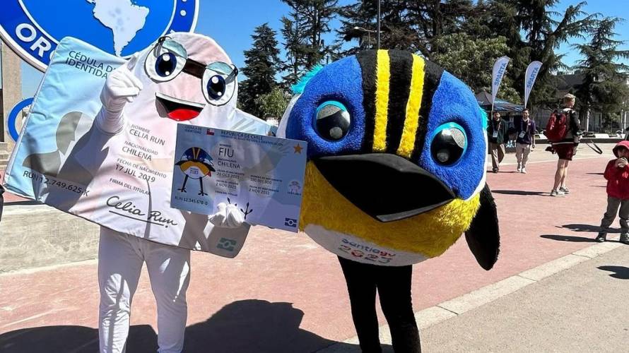 Fiu sorprende con su primer carnet de identidad