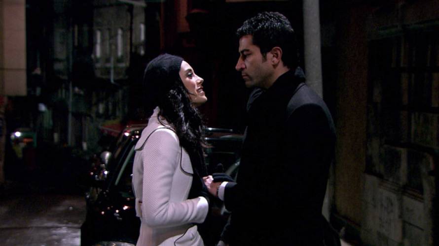 Eysan le confiesa a Ezel que siempre amó a Omer