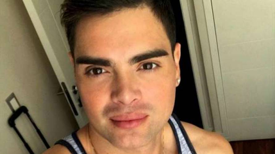 Nelson Mauri sorprende posando desnudo en la playa