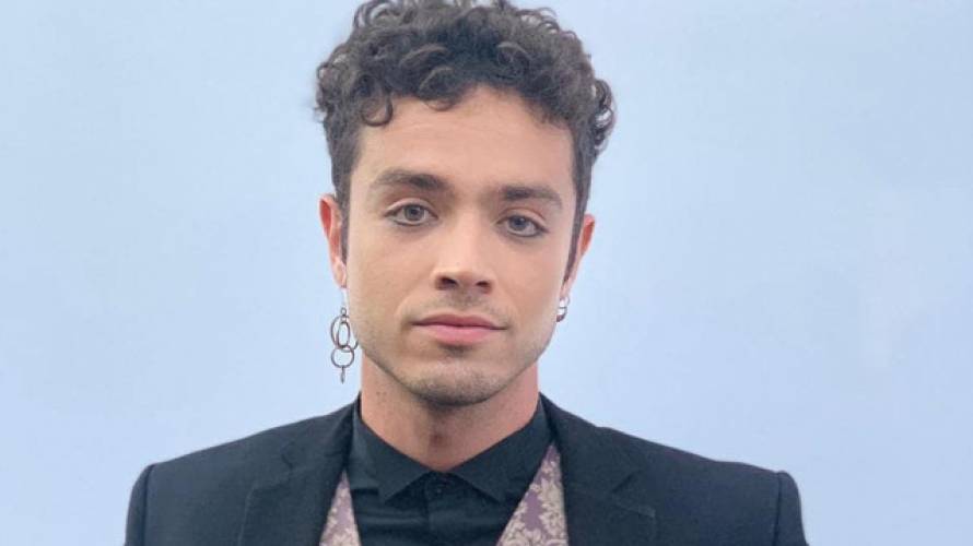 Rodrigo Walker sorprende con su gran talento musical