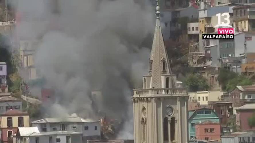 Violento incendio en Valparaíso: Viviendas afectadas y peligro de ...